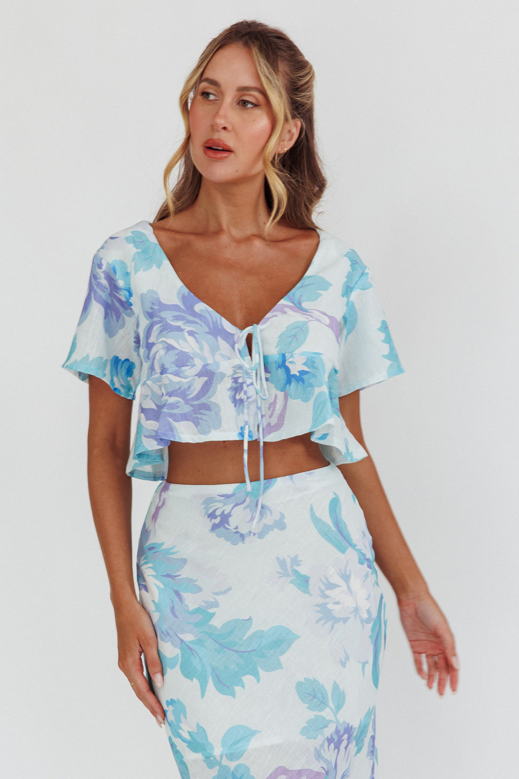 La Vie Tied Bust Crop Top Floral Blue | Selfie Leslie Australia